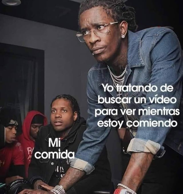 Yo tratando de buscar un vídeo para ver mientras como - Meme subido por ...